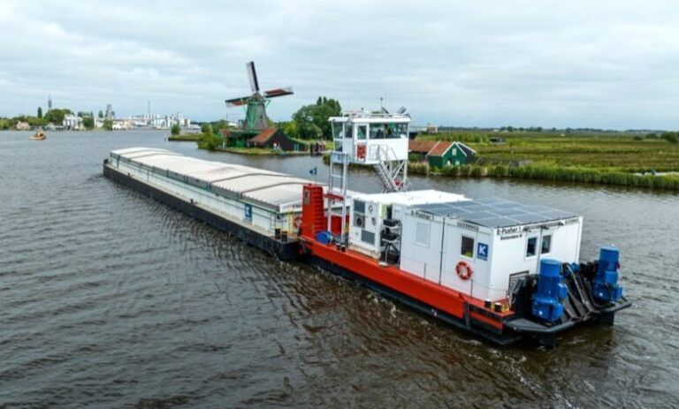 World’s first zero-emission electric pusher tug and barge put into ...
